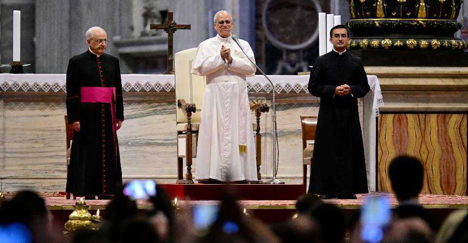 Love with Christ's compassionate heart, pope says - UCA News