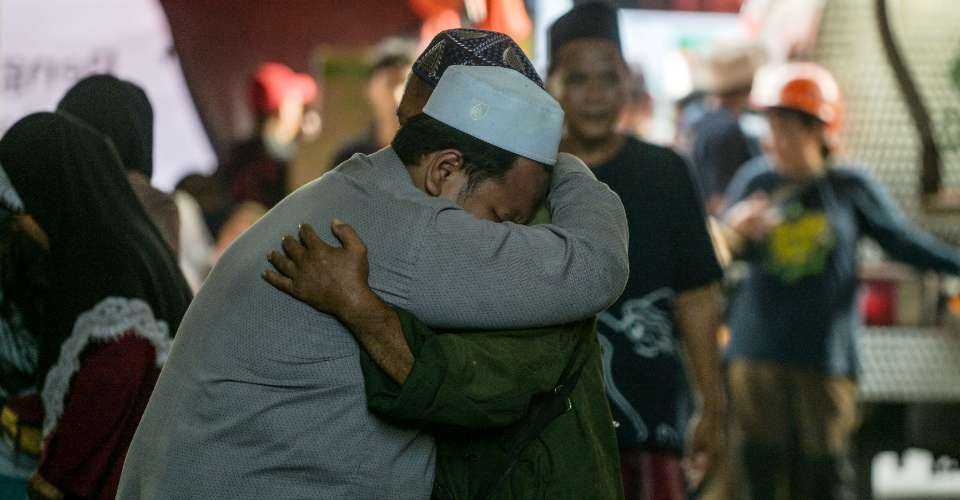 5 survivors pulled from Indonesia school collapse - UCA News