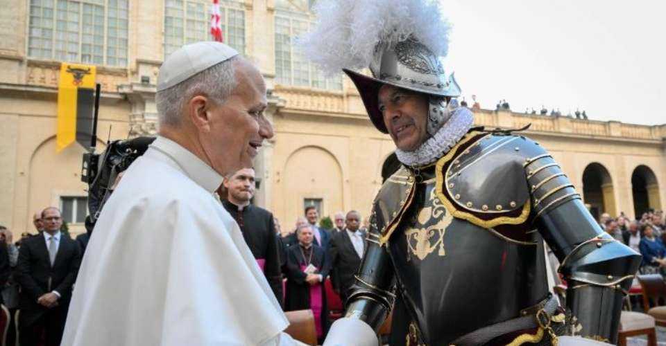 Pope urges Swiss Guards to build unity - UCA News
