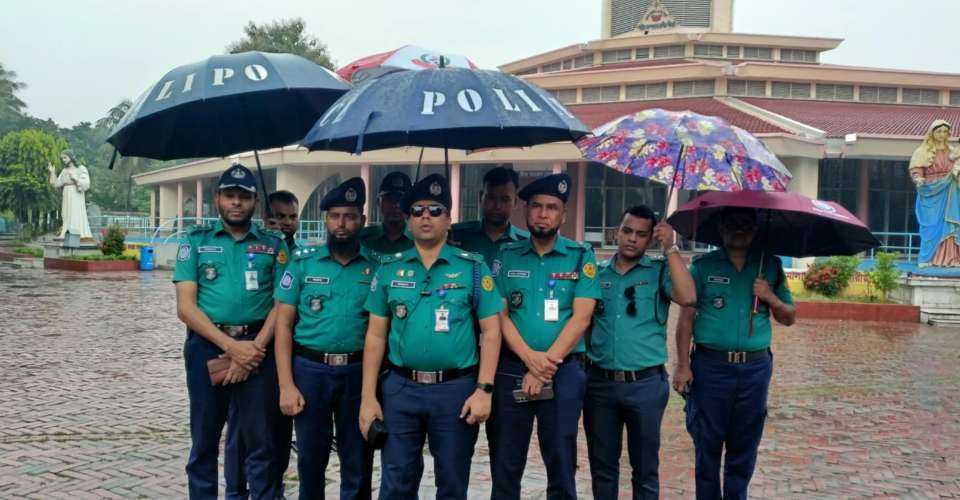 Crude bomb explodes at Dhaka Church, police hunt suspects - UCA News