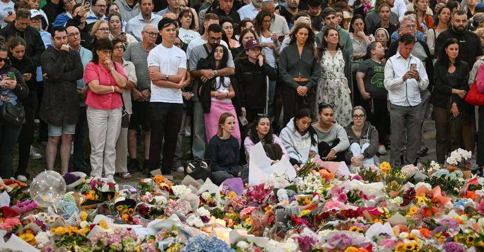 'Enough' of anti-Semitic violence, say pope after Australia attack ...