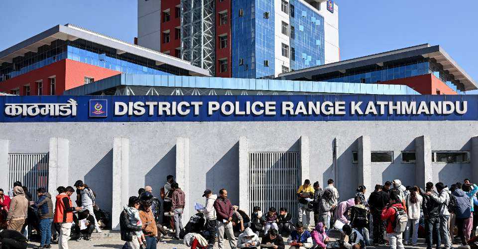 Young Nepalis scramble for election police jobs - UCA News