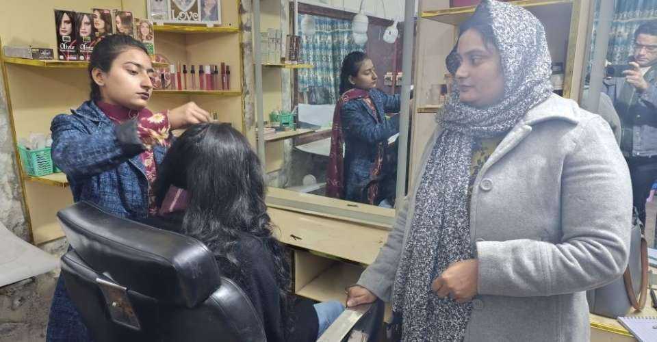 'Secular nun' in Pakistan offers skills training to women in need - UCA ...