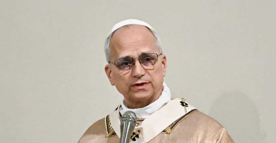 Pope criticizes invoking God's name to justify 'absurd' war - UCA News